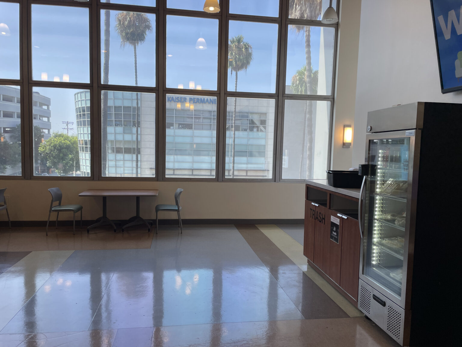 3 Use Cases of Food Vending Machines - FoodSpot